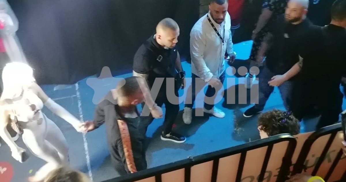 Επεισόδιο μεταξύ SNIK & Light κατά τη διάρκεια των MAD VMA... | Celebrities Ειδήσεις