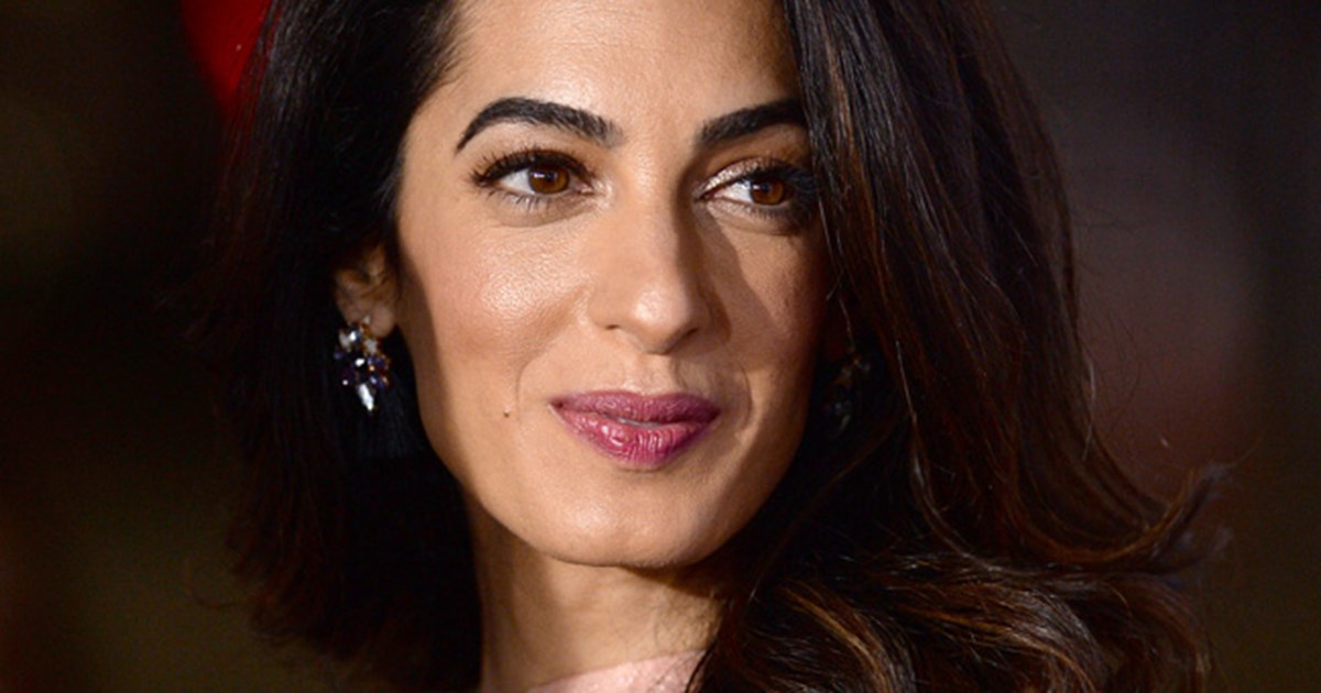 Η Amal Clooney πρωταγωνιστεί για πρώτη φορά σε εξώφυλλο της ...