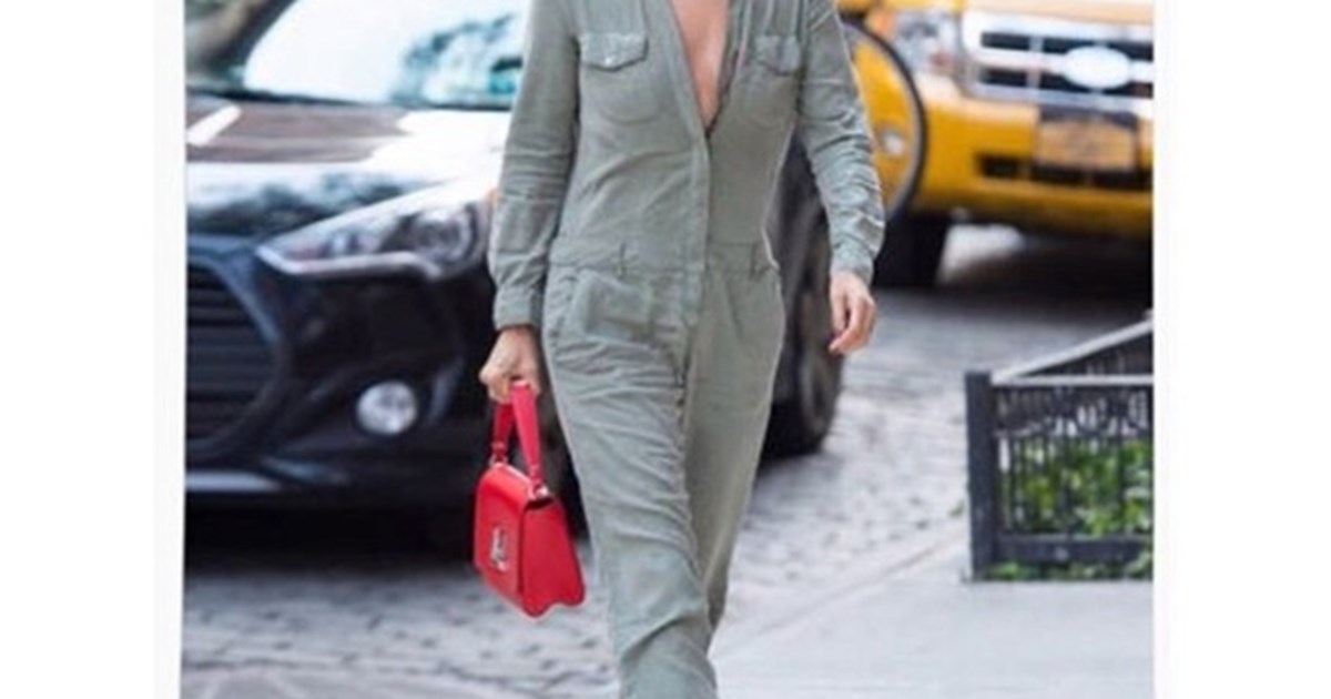 Yoland Hadid | Ποζάρει στα 54 της με αποκαλυπτικό μαγιό | Celebrities ...