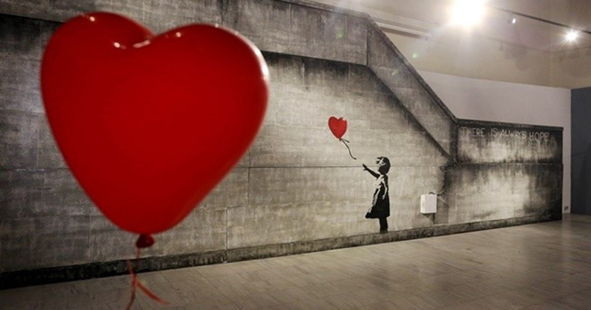 Ο Bansky μάς έδειξε για πρώτη φορά το πρόσωπό του | Life Ειδήσεις