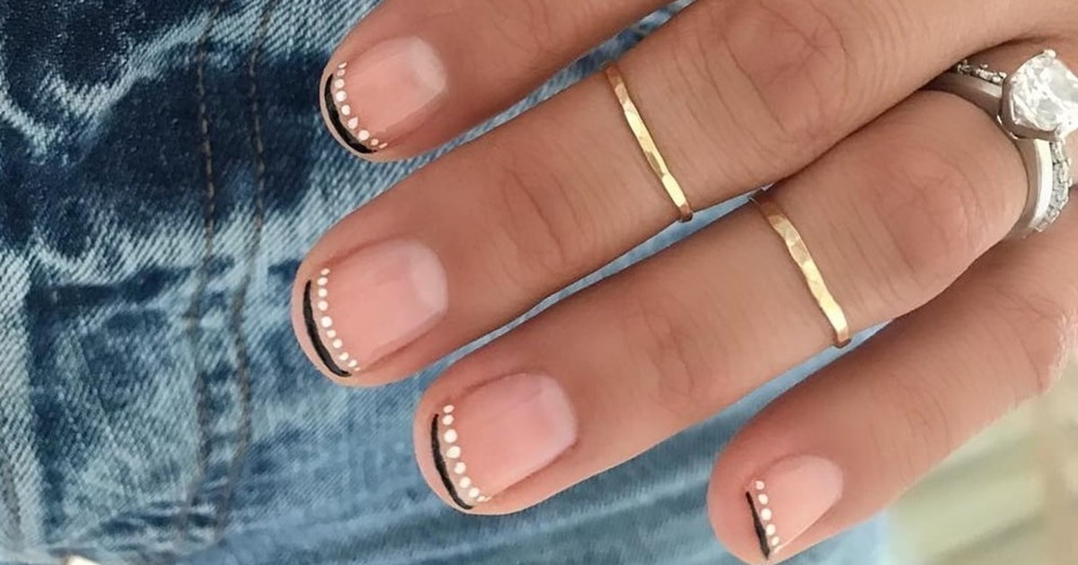 French Moon | Η dark εκδοχή του γαλλικού μανικιούρ που θα... | Ομορφιά ...