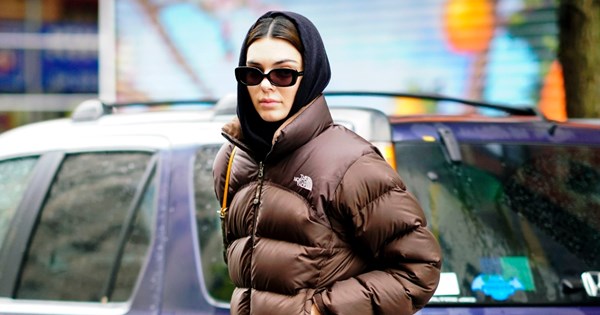 Το αγαπημένο μπουφάν των style icons γιορτάζει 30 χρόνια... | Μόδα Ειδήσεις