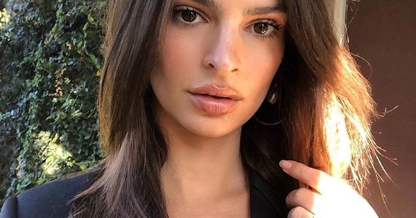 Emily Ratajkowski | Αναβιώνει τη θρυλική φωτογραφία της Demi ...