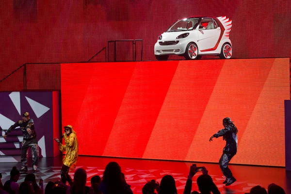 O Jeremy Scott σχεδιάζει το νέο smart fortwo! | Μόδα Ειδήσεις