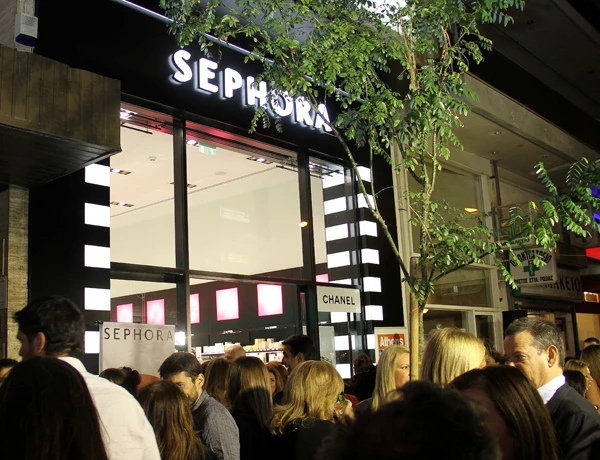 Τι έγινε στα εγκαίνια του νέου κατάστηματος Sephora στη Νέα ...